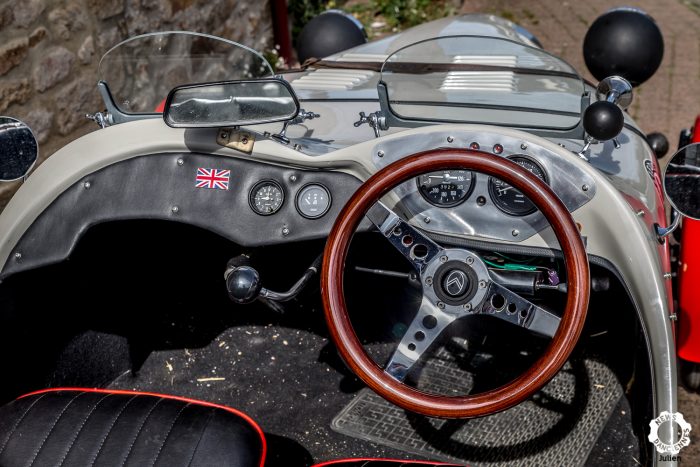 Sous le Soleil Breton, une Lomax, la 2CV Three-Wheeler - News d'Anciennes