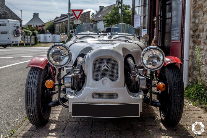 Sous le Soleil Breton, une Lomax, la 2CV Three-Wheeler - News d'Anciennes