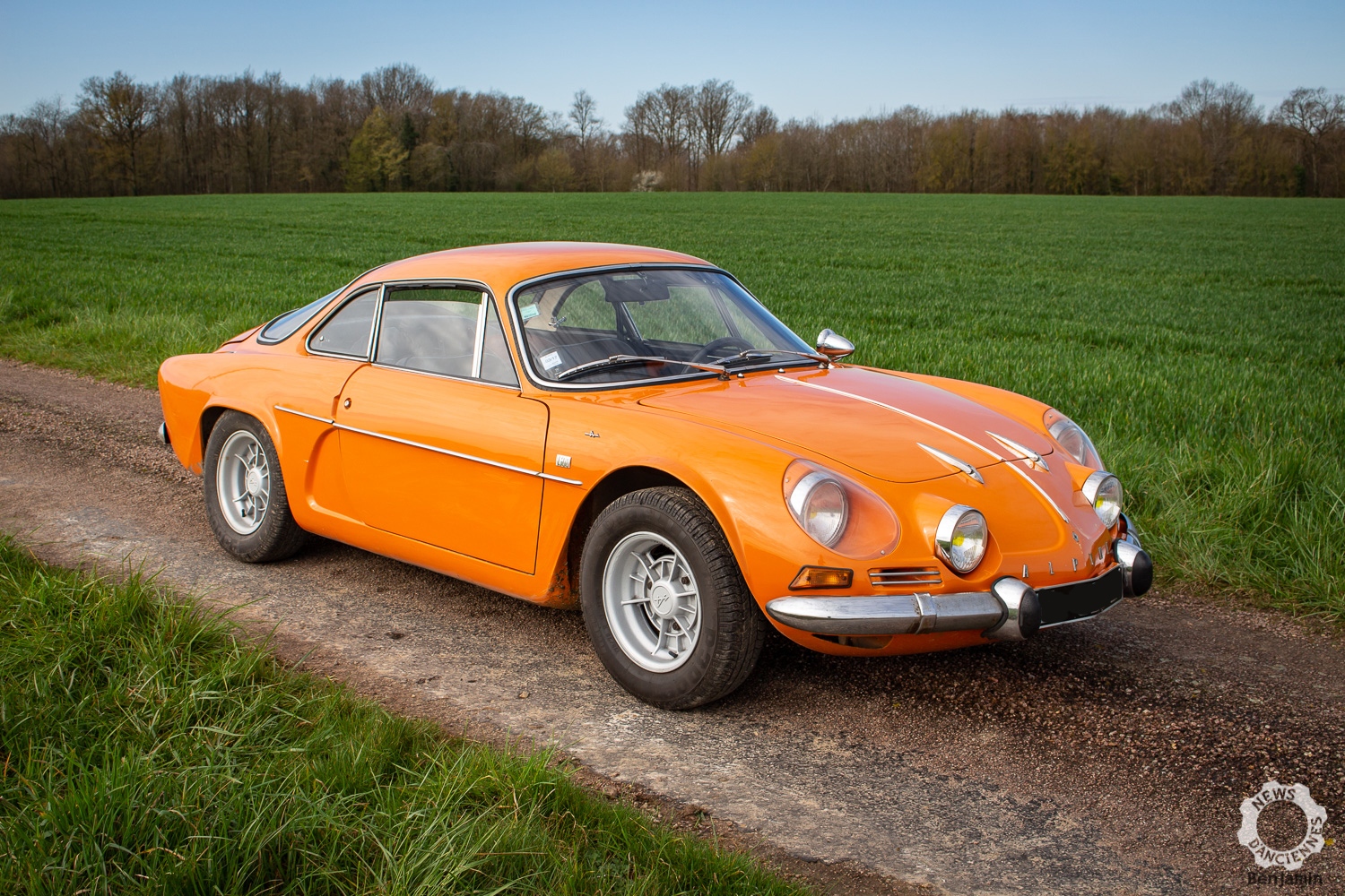 Au volant de la mythique berlinette Alpine A110 - News d'Anciennes
