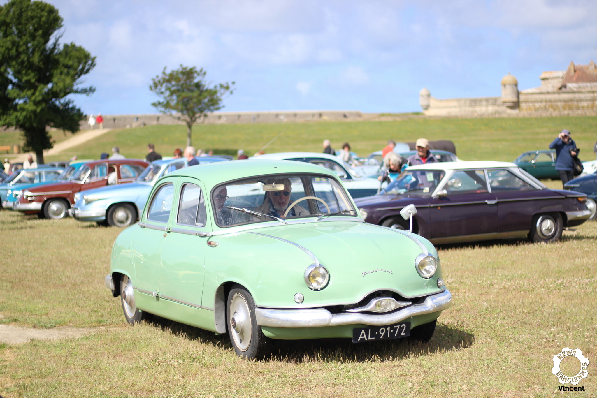 Au volant d'une Panhard PL 17, l'addition gagnante ! - News d'Anciennes