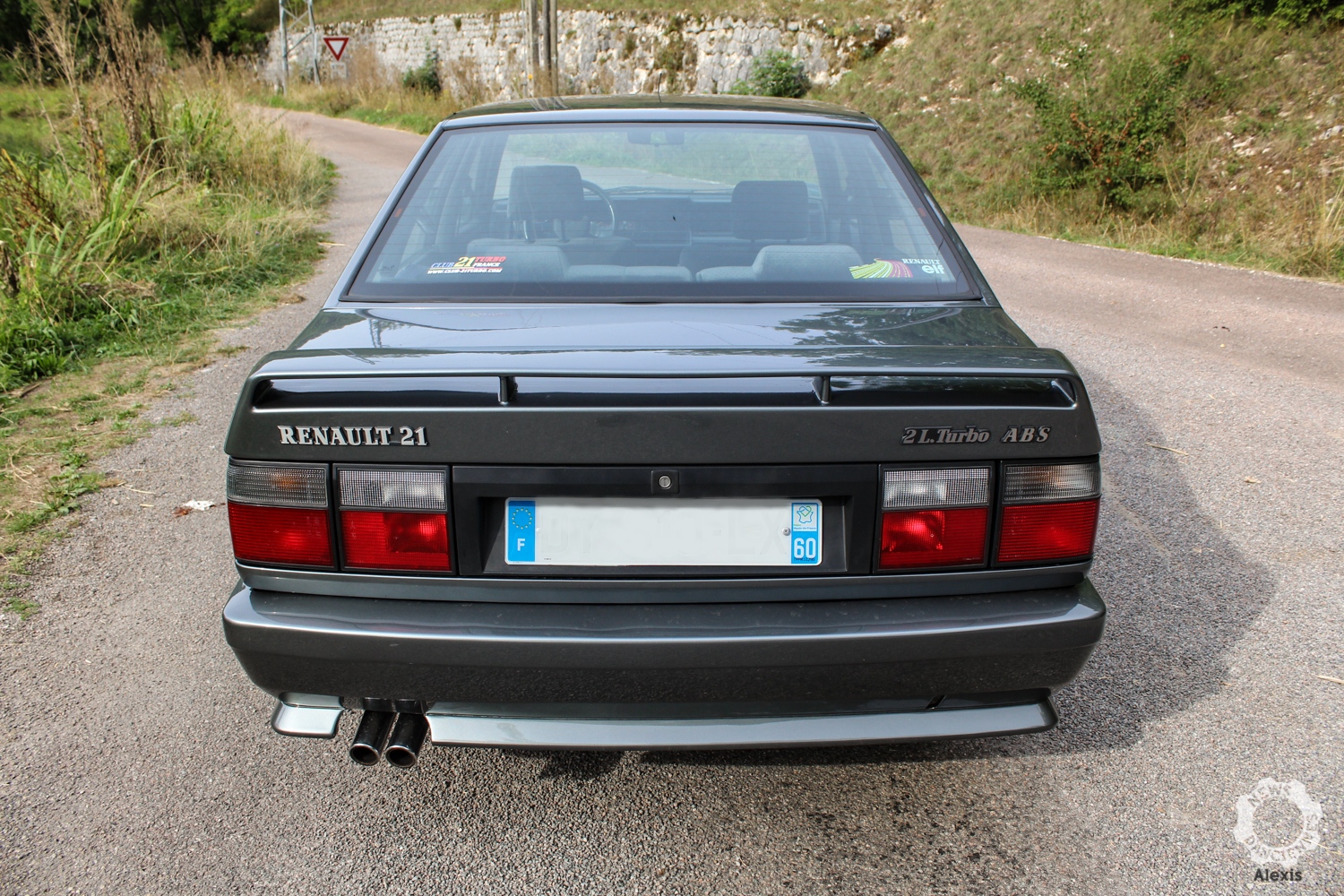 Essai Renault 21 2L Turbo : comme à l'époque, un défi ! - News d'Anciennes