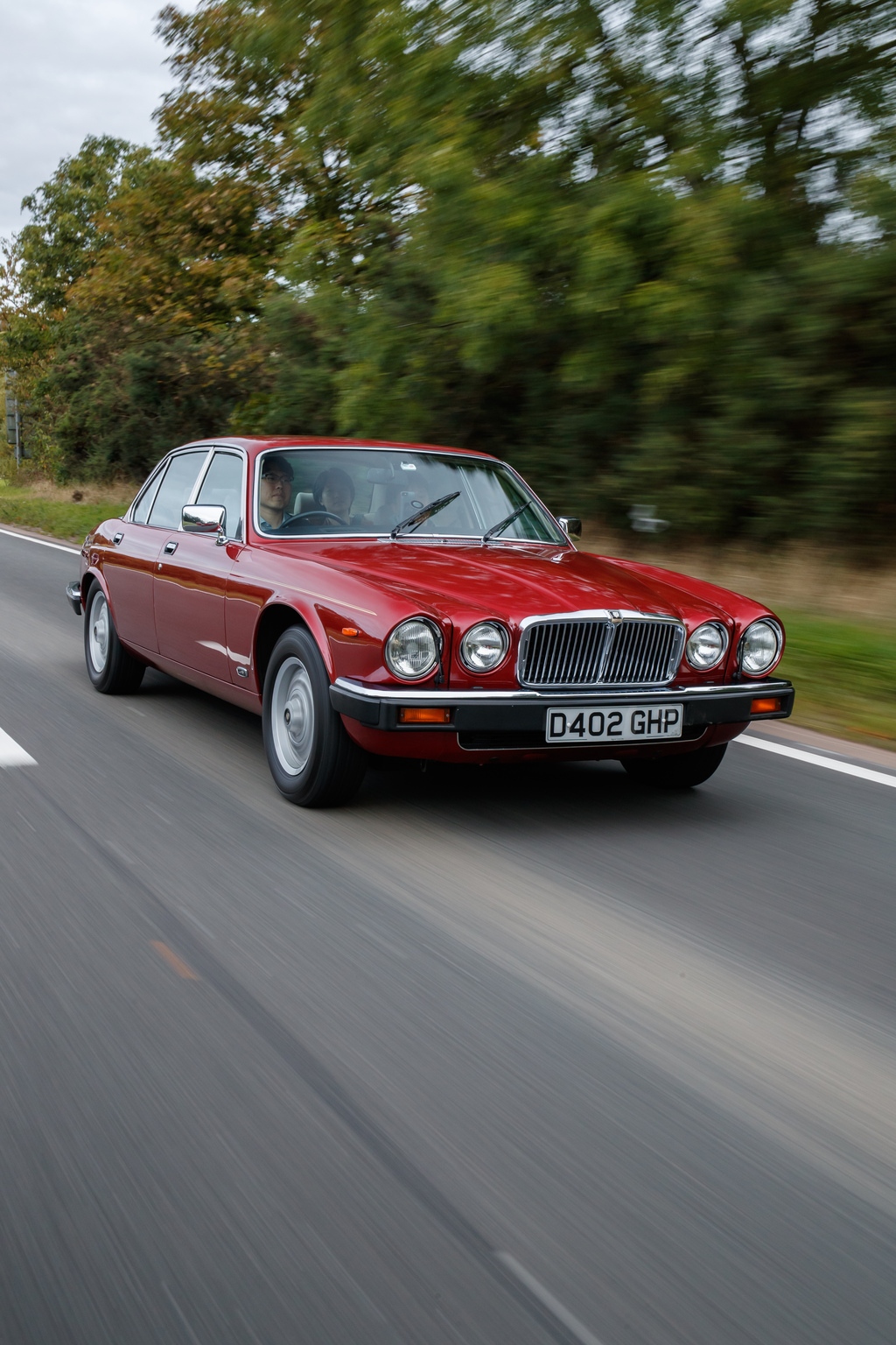 Au volant de la Jaguar XJC, beauté simple et plaisir tranquille - News ...