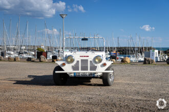 Au volant d'une Mini Moke, pure beach car - News d'Anciennes