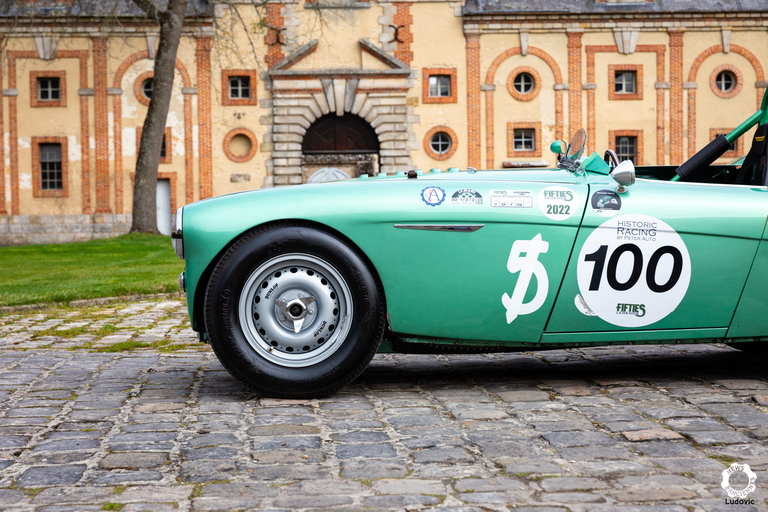 Au volant de l'Austin Healey 100S "Special", prête pour Le Mans Classic ...