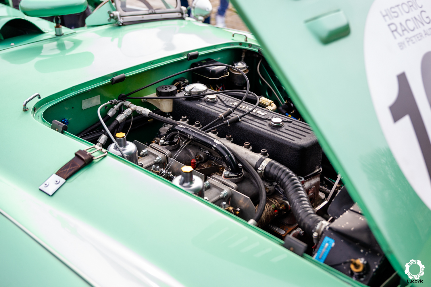 Au volant de l'Austin Healey 100S "Special", prête pour Le Mans Classic ...