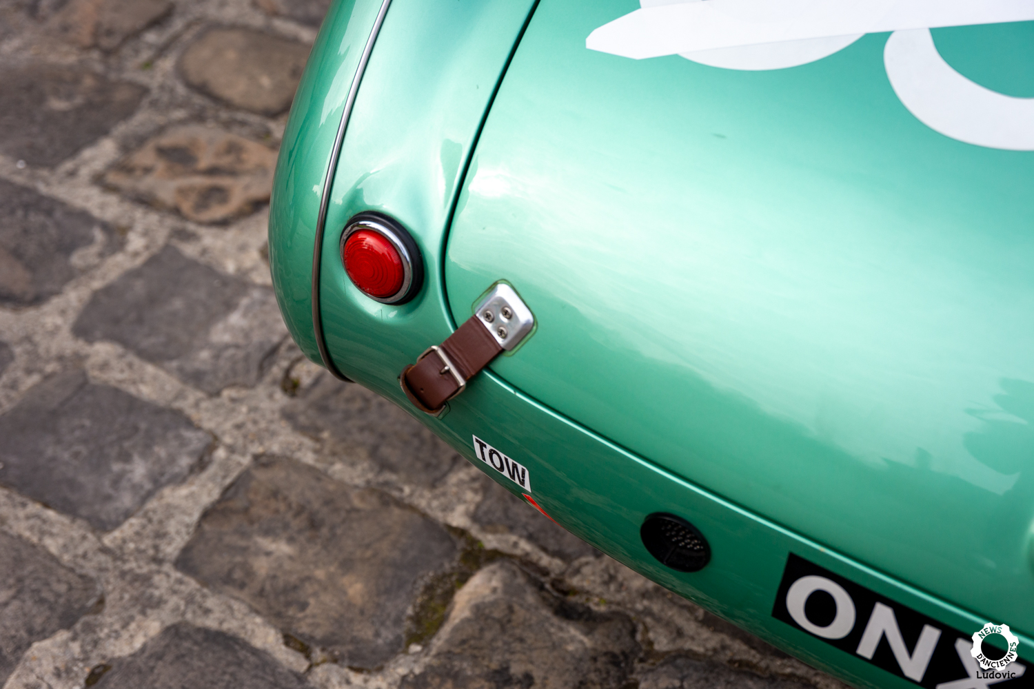 Au volant de l'Austin Healey 100S "Special", prête pour Le Mans Classic ...