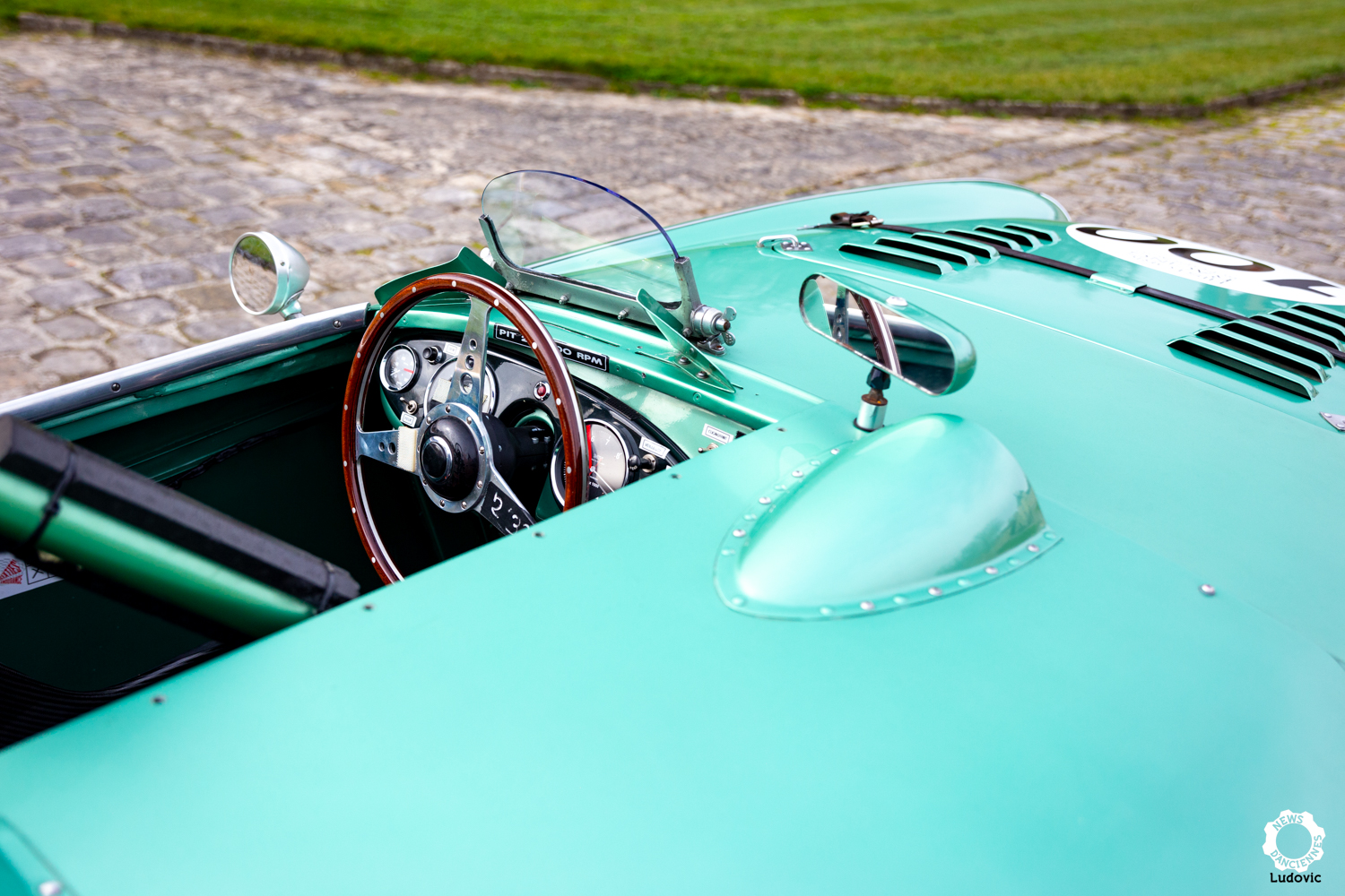 Au volant de l'Austin Healey 100S "Special", prête pour Le Mans Classic ...